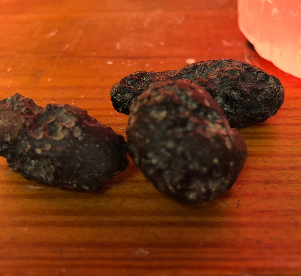 Tektite – The Rose Quartz Stand