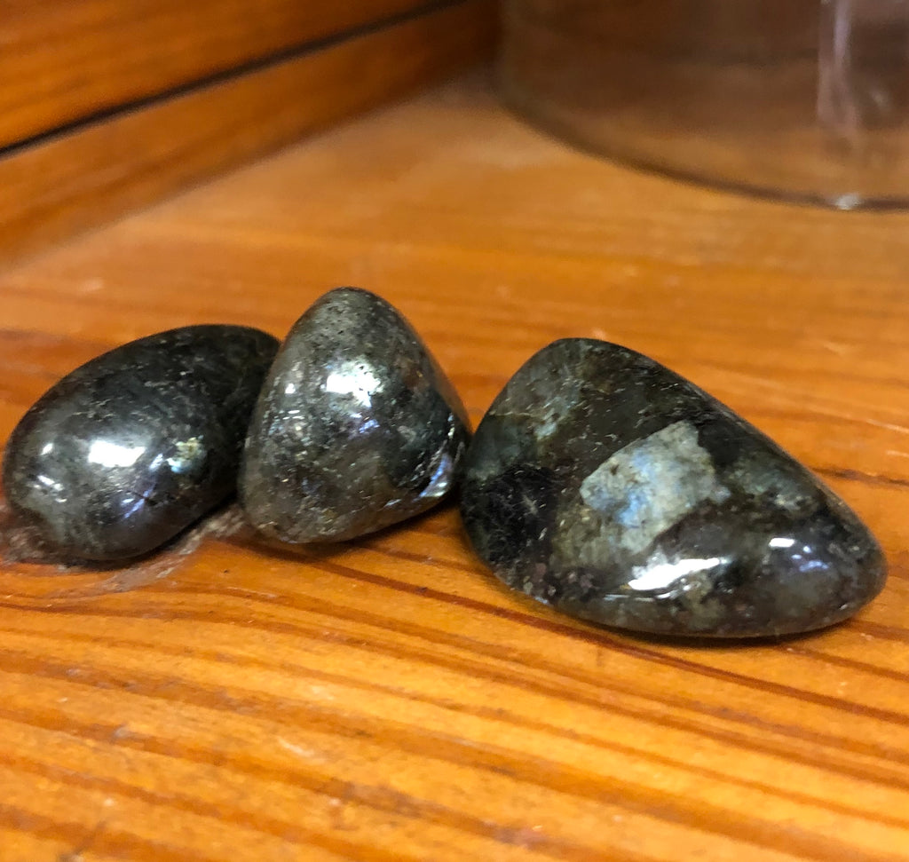 Larvikite – The Rose Quartz Stand